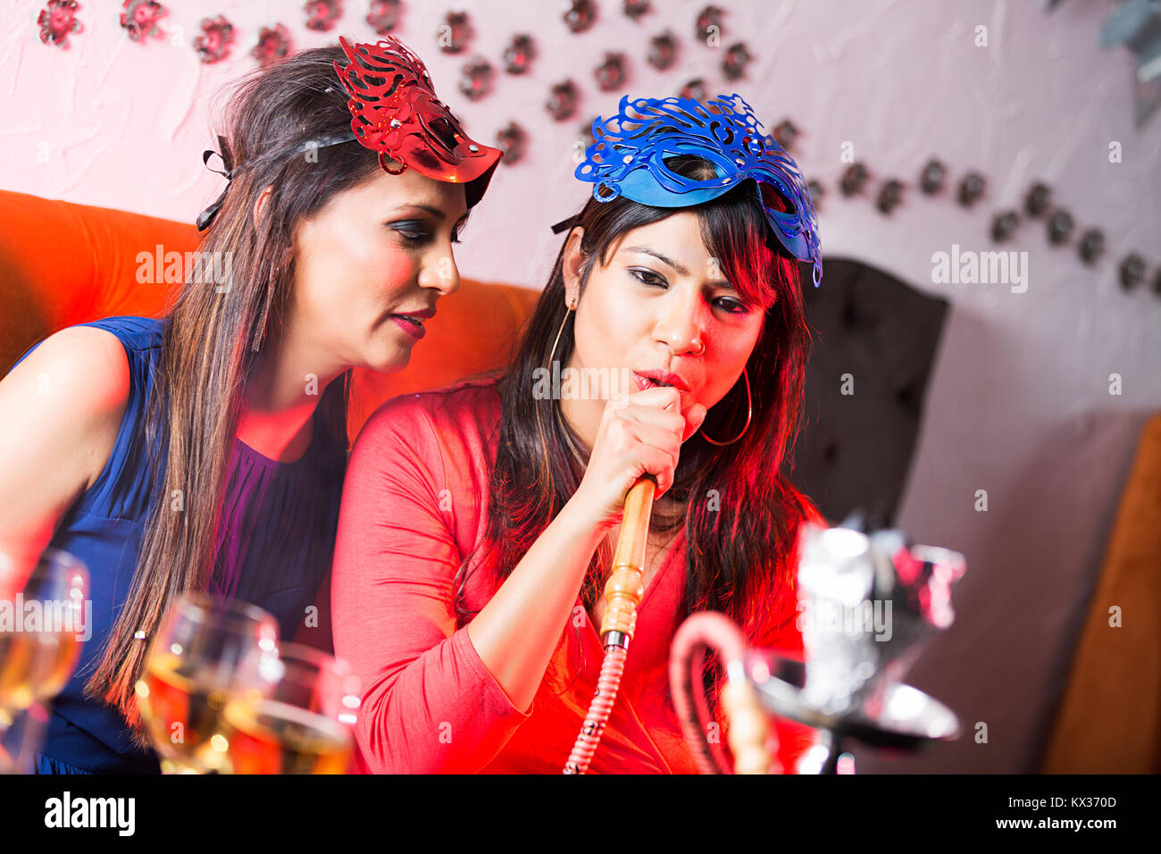 Night club party hi-res stock photography and images - Alamy