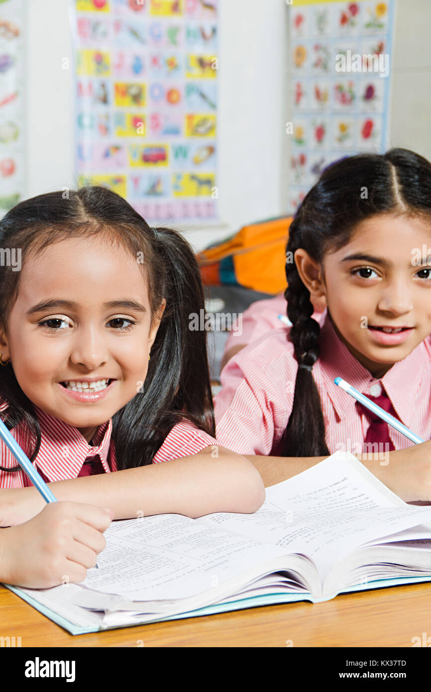 Creative writing class for children hi-res stock photography and images ...