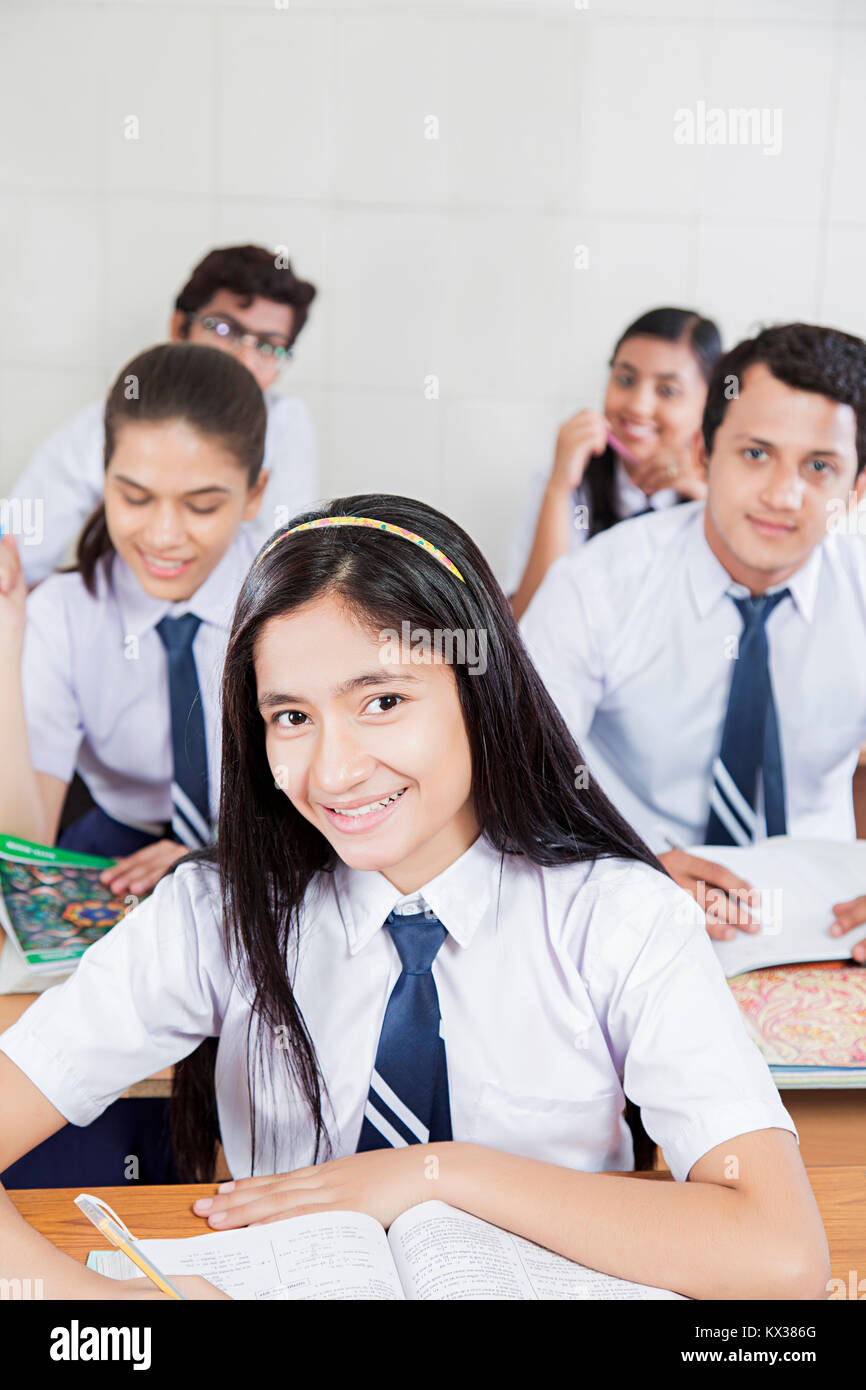 Teenagers in front school hi-res stock photography and images - Alamy