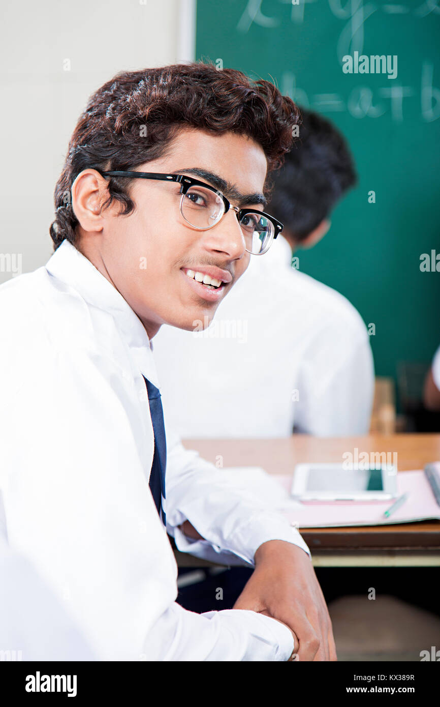 Student in classroom uniform hi-res stock photography and images - Alamy