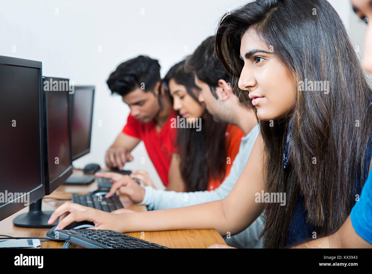 Indian classroom computers hi-res stock photography and images - Alamy