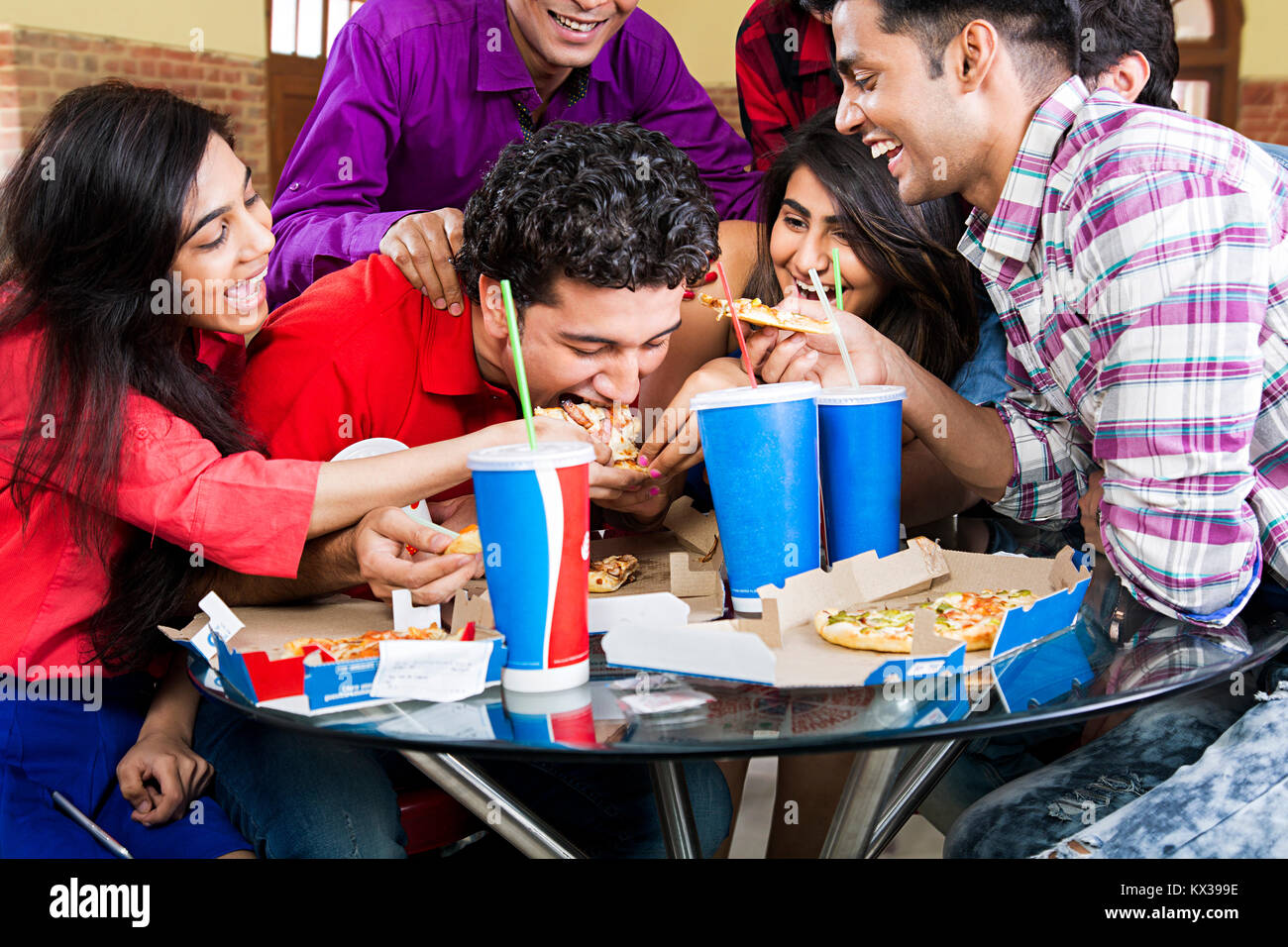 Indian college friends group crowds 20 25 years hi-res stock ...