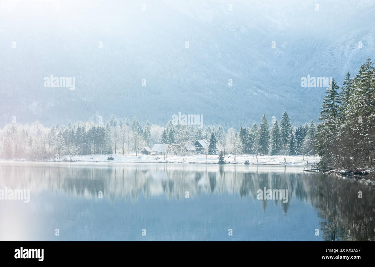 Winter lake landscape hi-res stock photography and images - Alamy