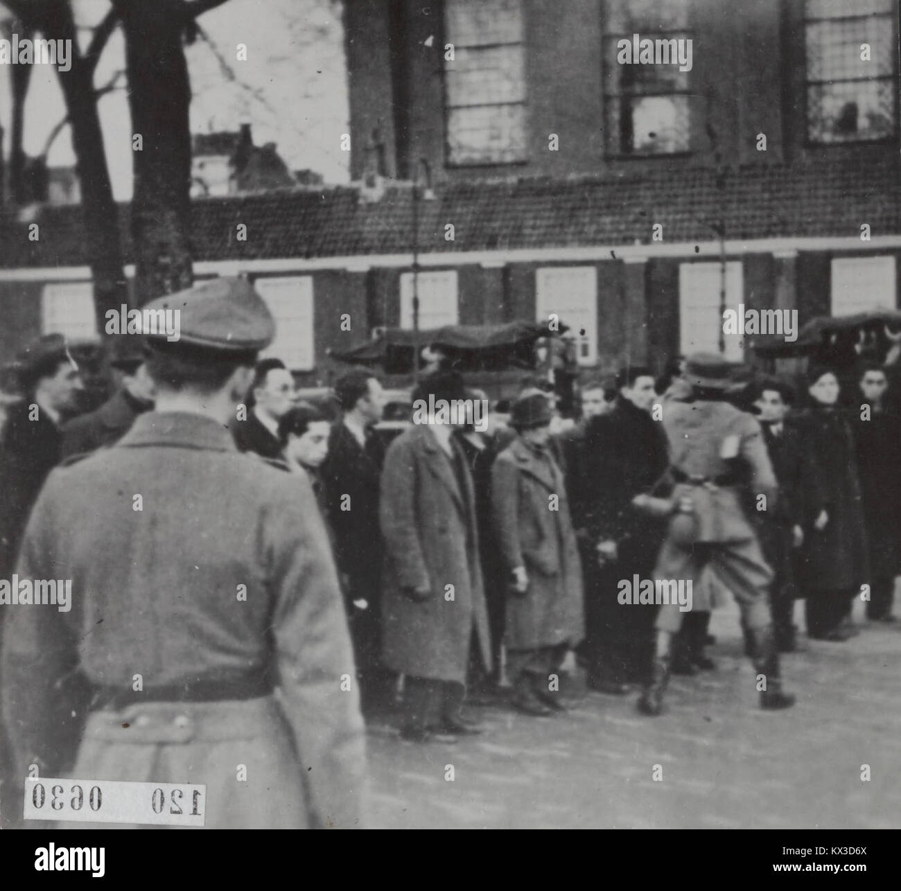 A historical image from the German raid on the Jonas Daniël Meijerplein ...