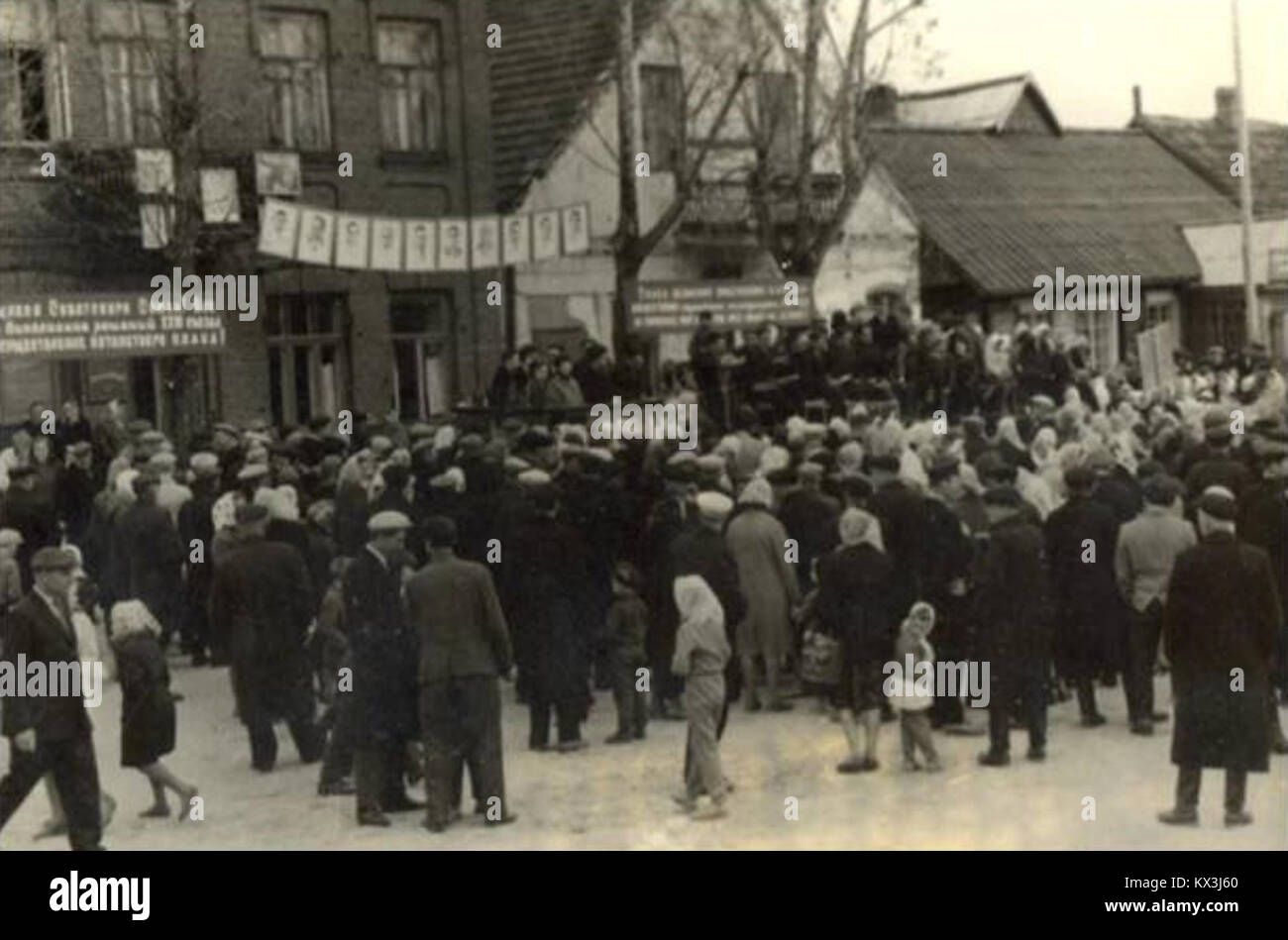A photograph of the market in Šarkoŭščyna between 1944 and 1949 ...