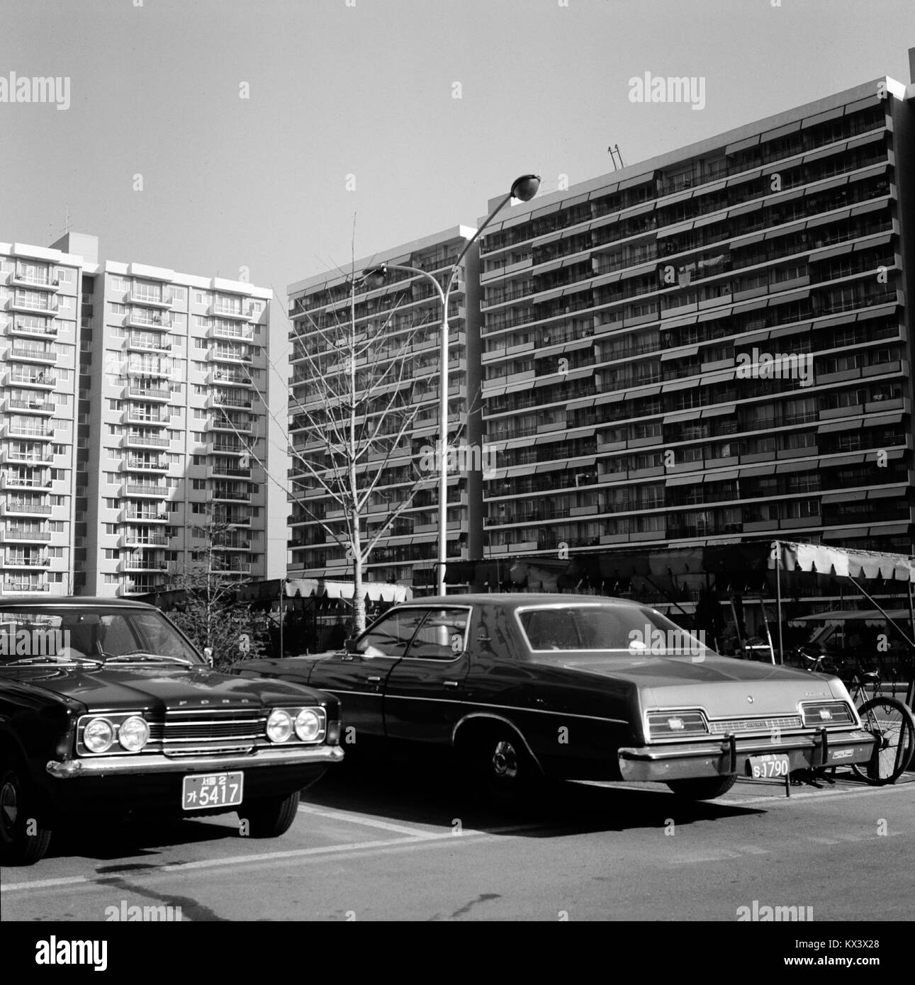 Panorama riverside apartments along hi-res stock photography and images ...