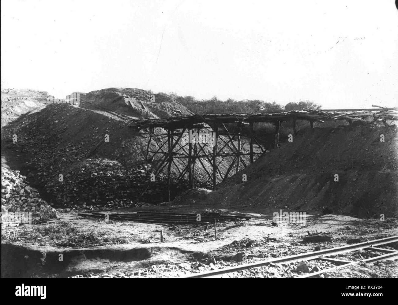 This image shows a dam with an auxiliary bridge located at kilometer ...