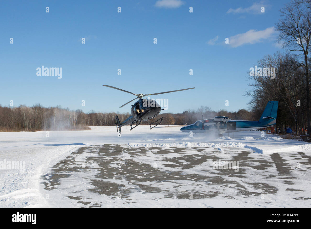 Black helicopter hi-res stock photography and images - Alamy
