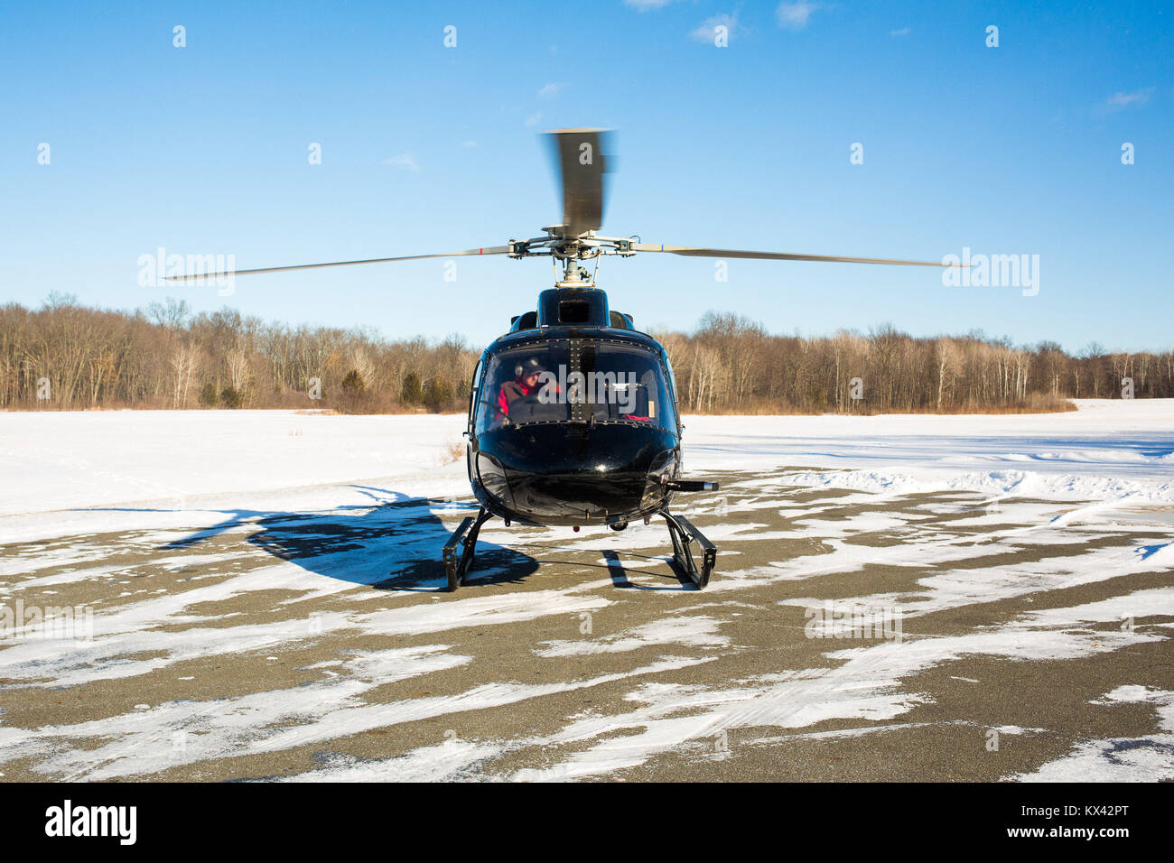 Black helicopter hi-res stock photography and images - Alamy
