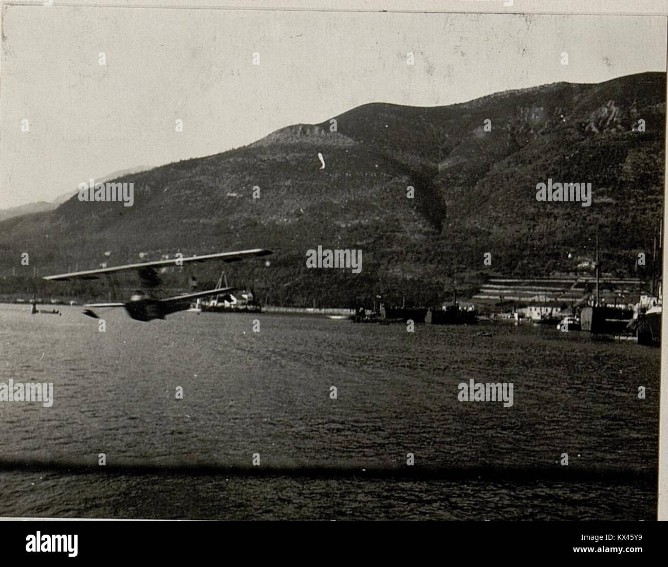Photograph of the hydroplane 'M. 39' in flight over waters on February ...