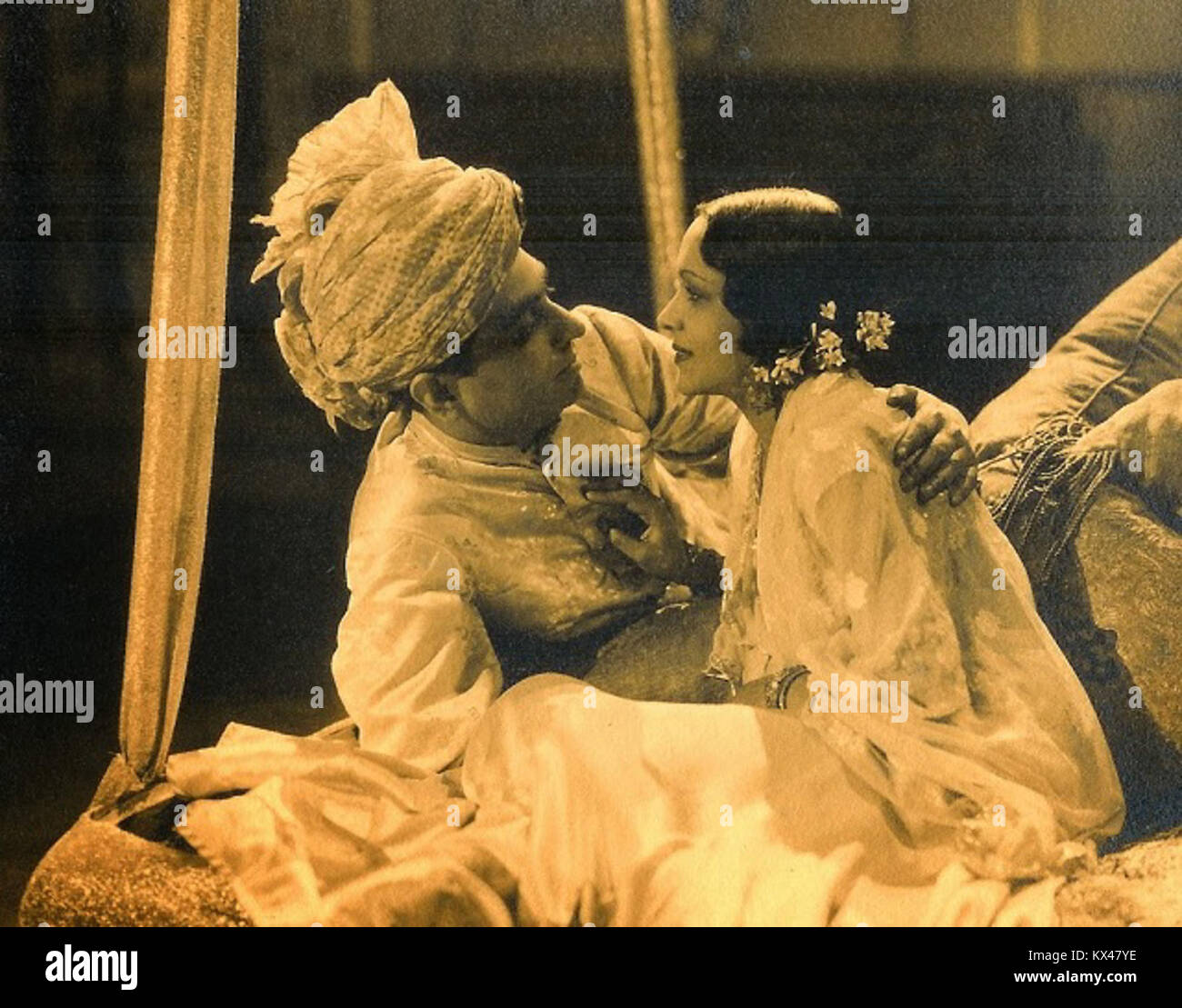Devika Rani et Himansu Rai dans Karma (1933 Stock Photo - Alamy