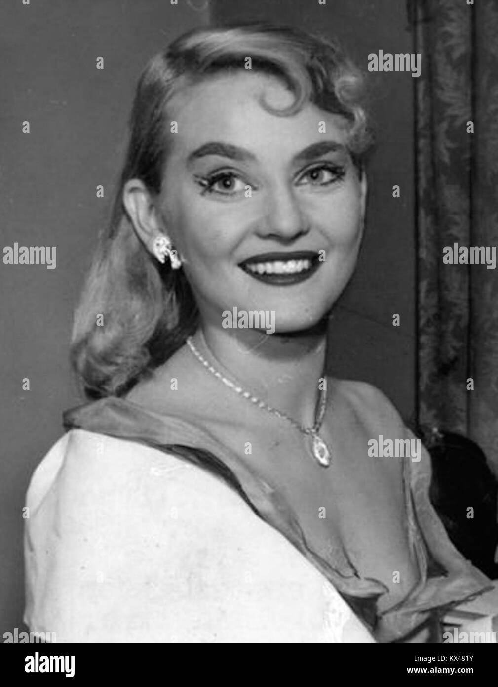 Diane cilento hi-res stock photography and images - Alamy