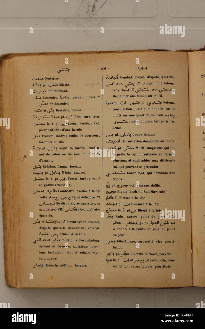 French translation script hi-res stock photography and images - Alamy
