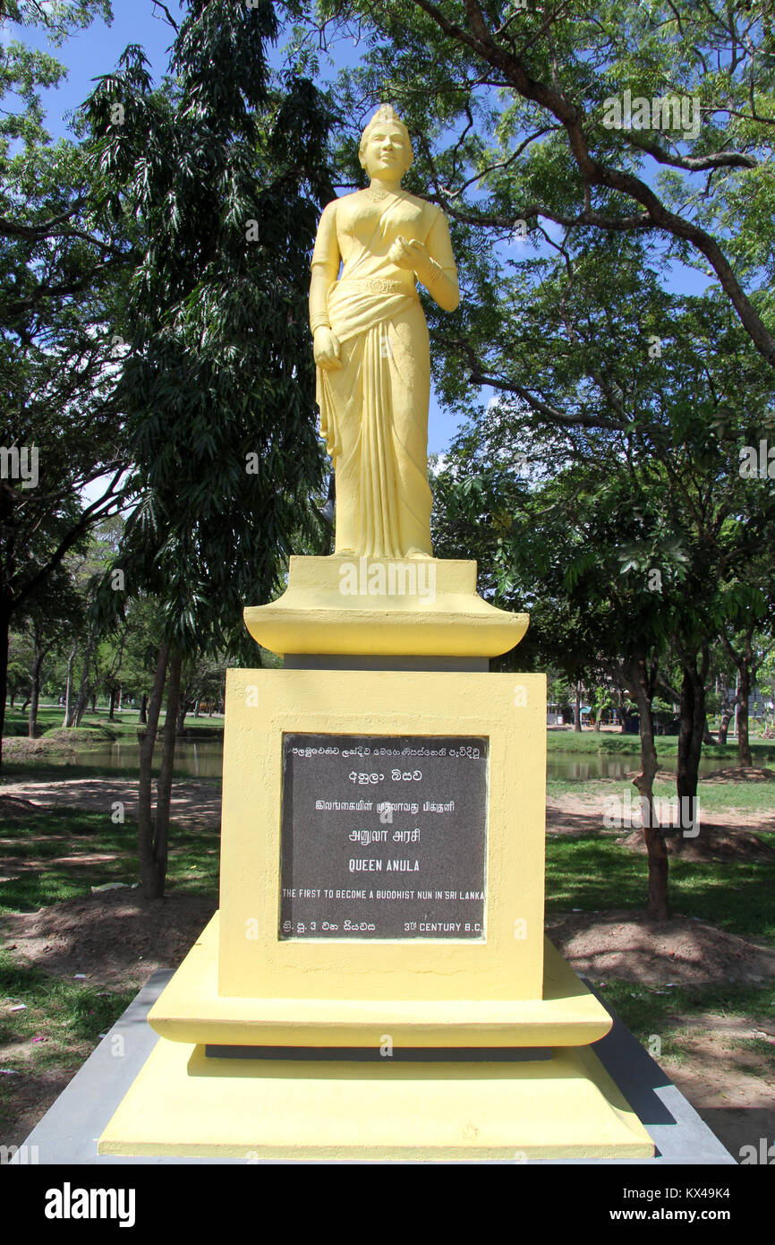 Statue of queen Anula in Mihintale Stock Photo - Alamy