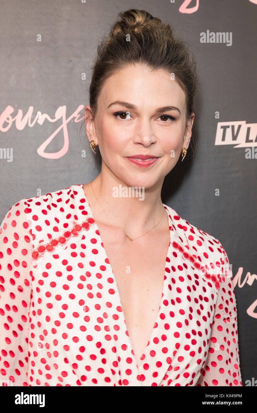 Sutton foster hi-res stock photography and images - Alamy