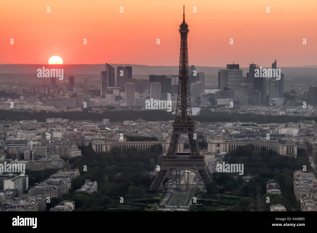 Paris eiffel tower, france sunset hi-res stock photography and images ...