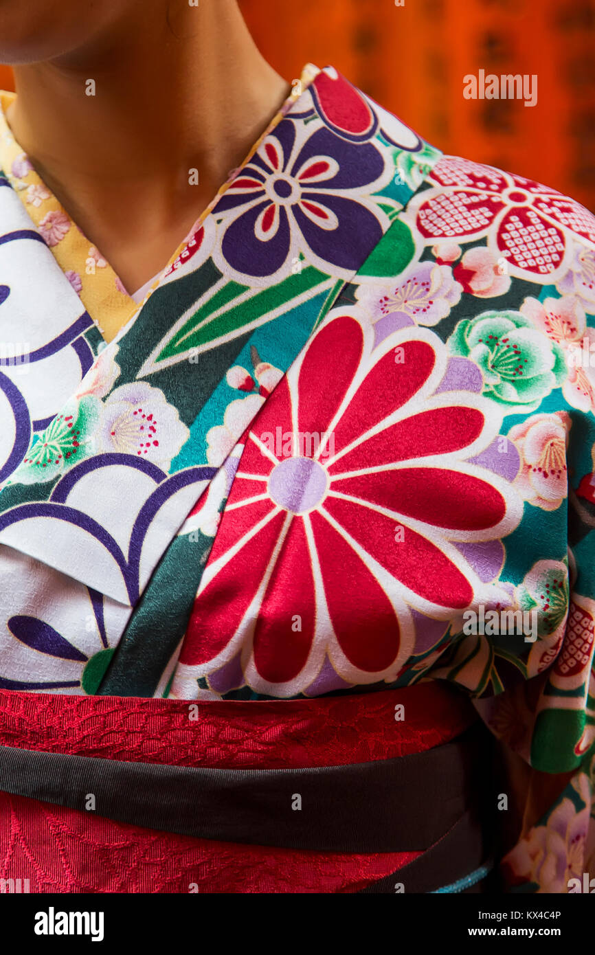 Traditional japanese female clothing at Fushimi Inari shrine in Kyoto ...