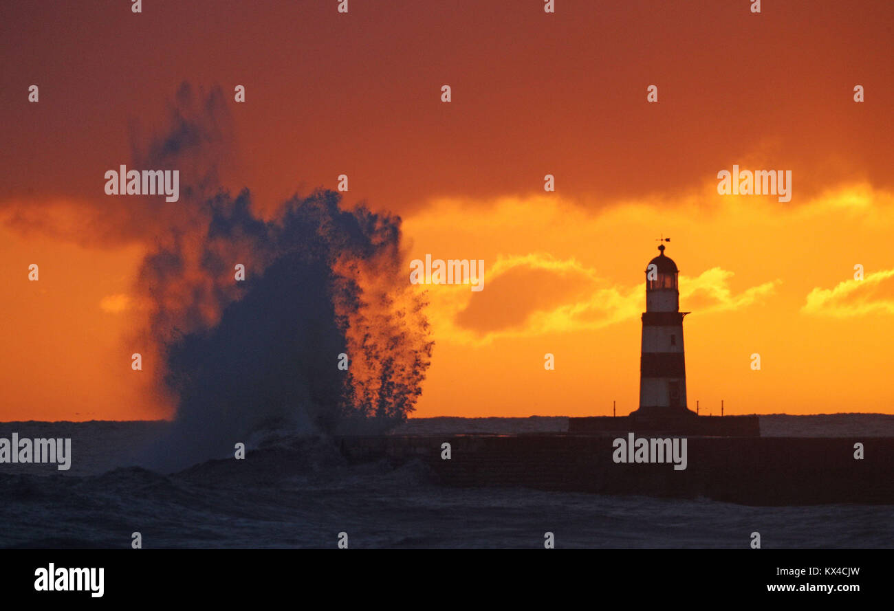 Sunrise over Seaham lighthouse near Durham Stock Photo - Alamy