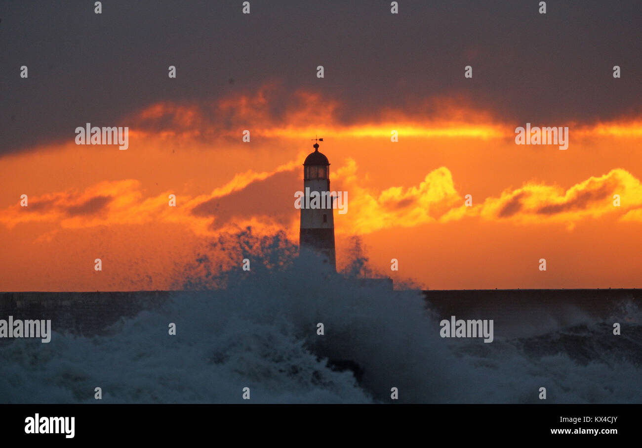 Sunrise over Seaham lighthouse near Durham Stock Photo - Alamy