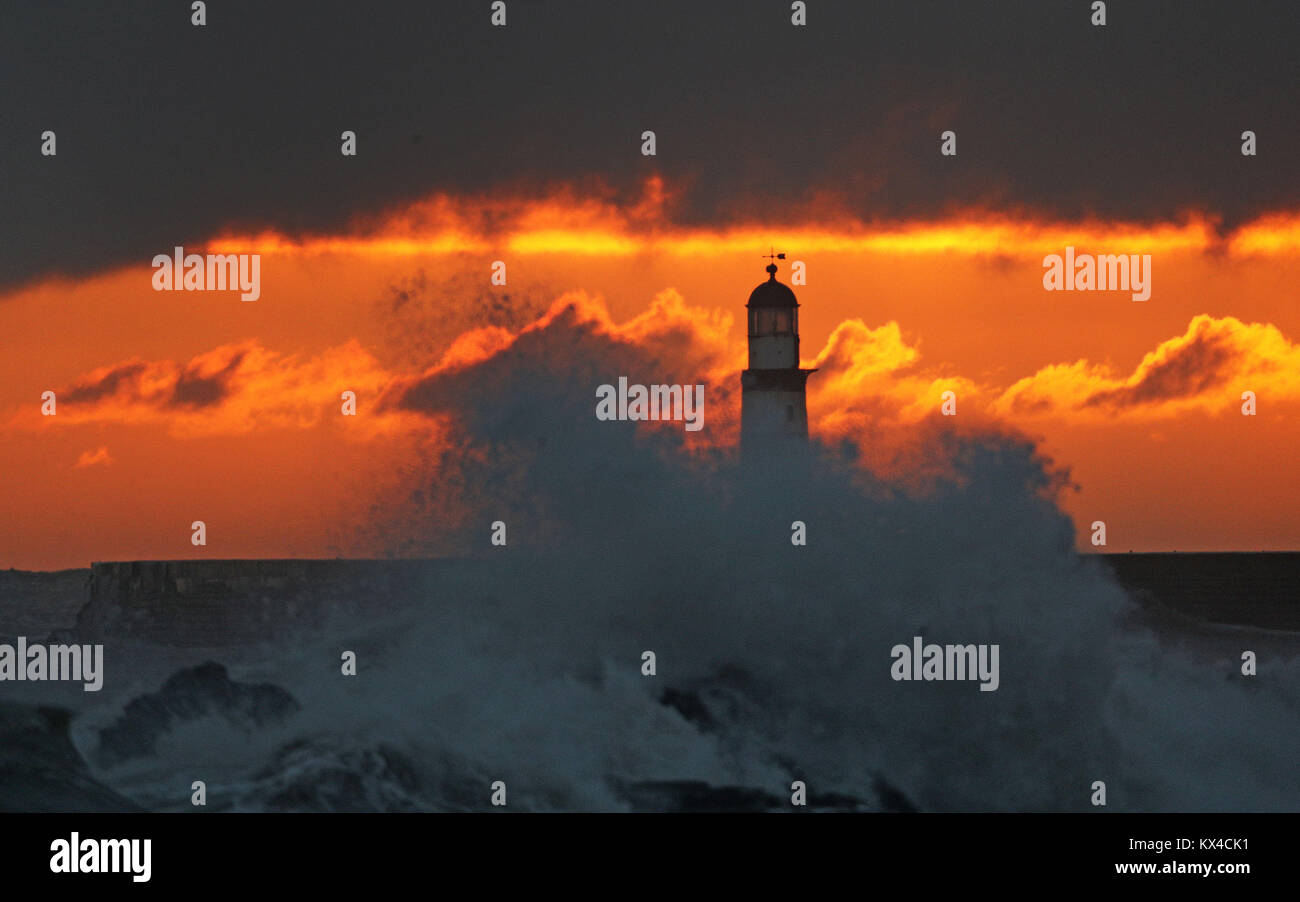 Sunrise over Seaham lighthouse near Durham Stock Photo - Alamy