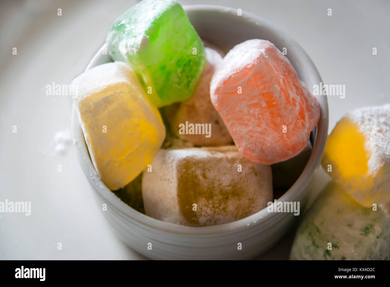 Sugar cubes eat hi-res stock photography and images - Alamy