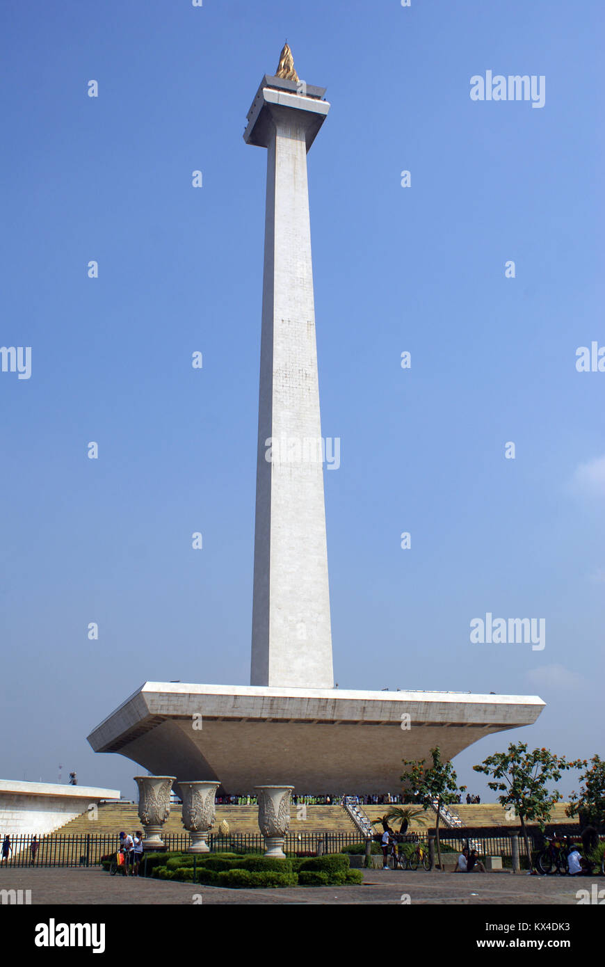 Monument Monas on the Lapangan Merdeka in Jakarta, Indonesia Stock ...