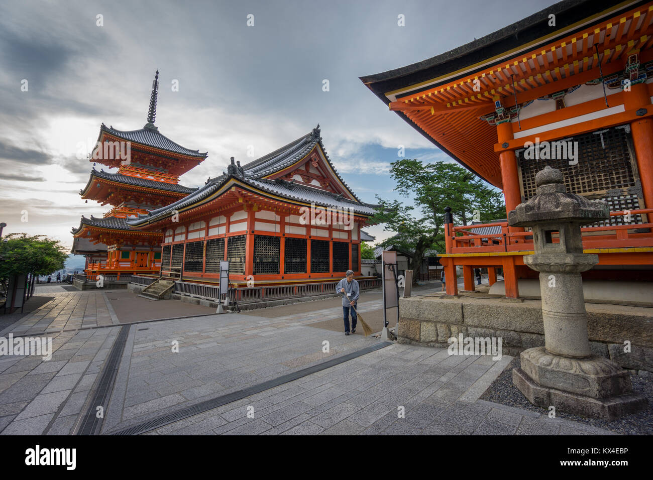 Empty temples hi-res stock photography and images - Alamy
