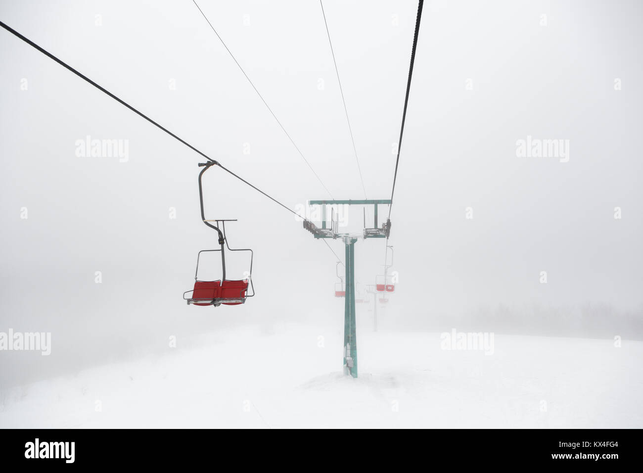 Fog chairlift hi-res stock photography and images - Alamy