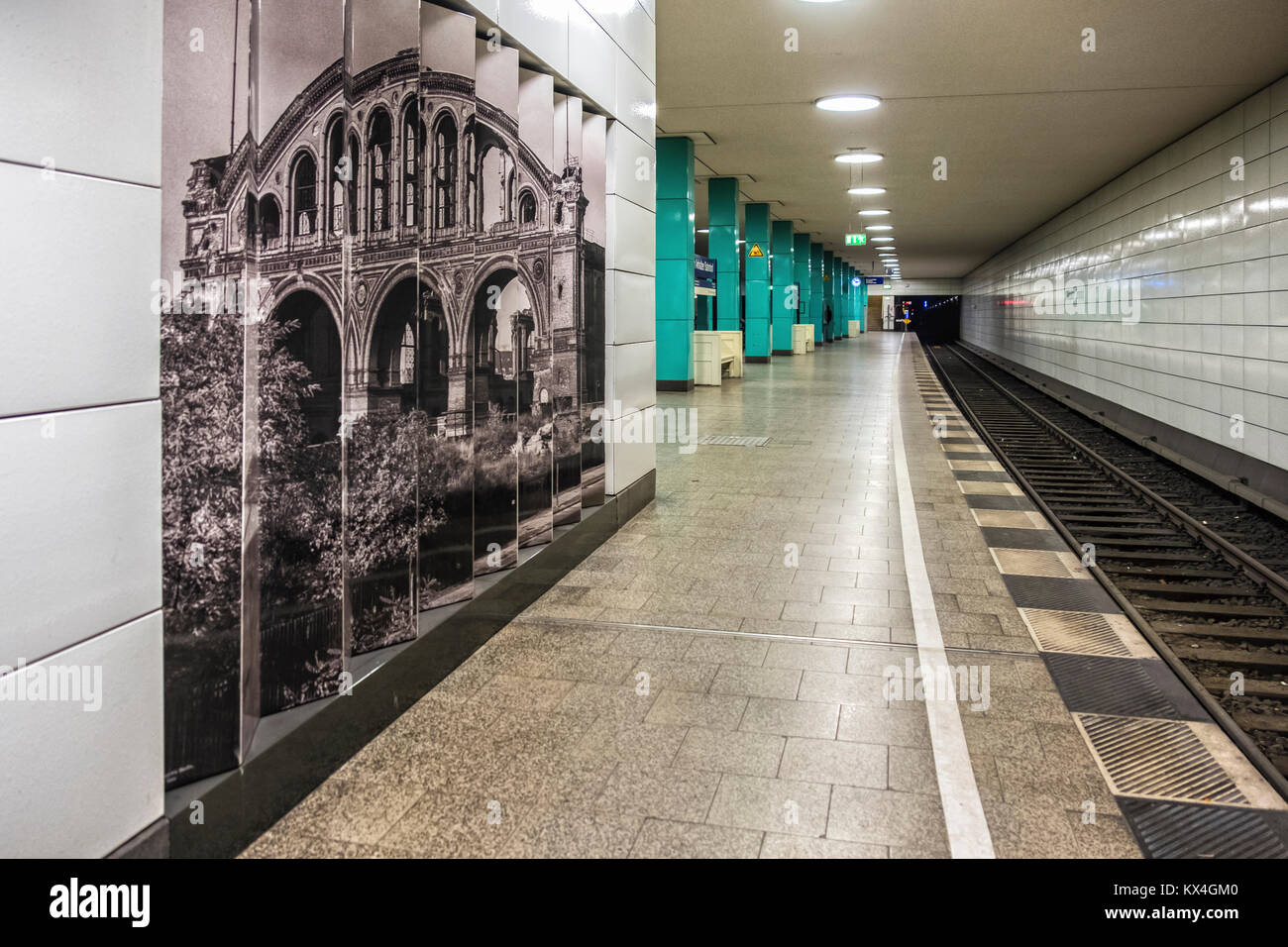 Berlin Mitte, Anhalter S-Bahn Bahnhof. Railway station interior with ...