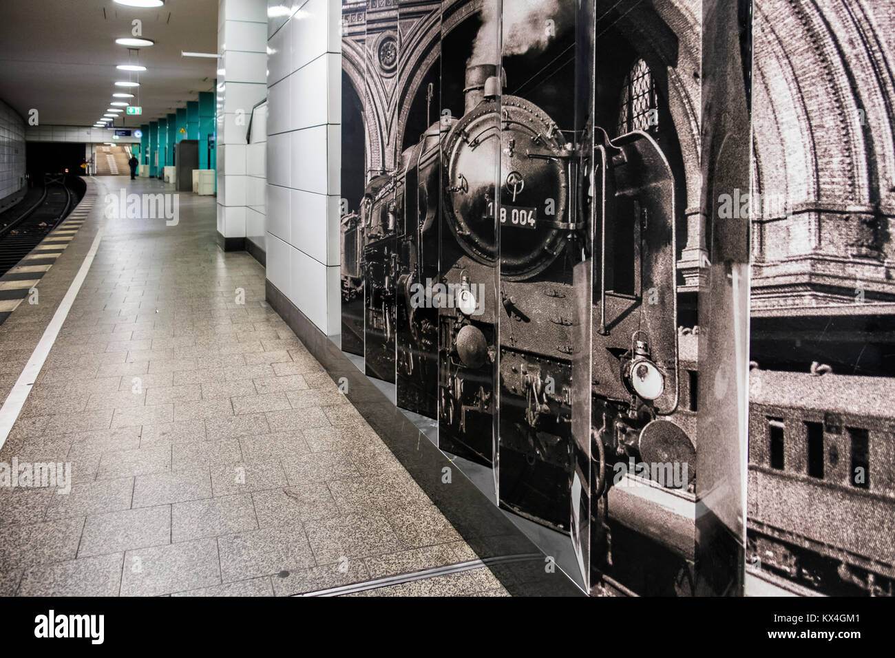 Berlin Mitte, Anhalter S-Bahn Bahnhof. Railway station interior with ...