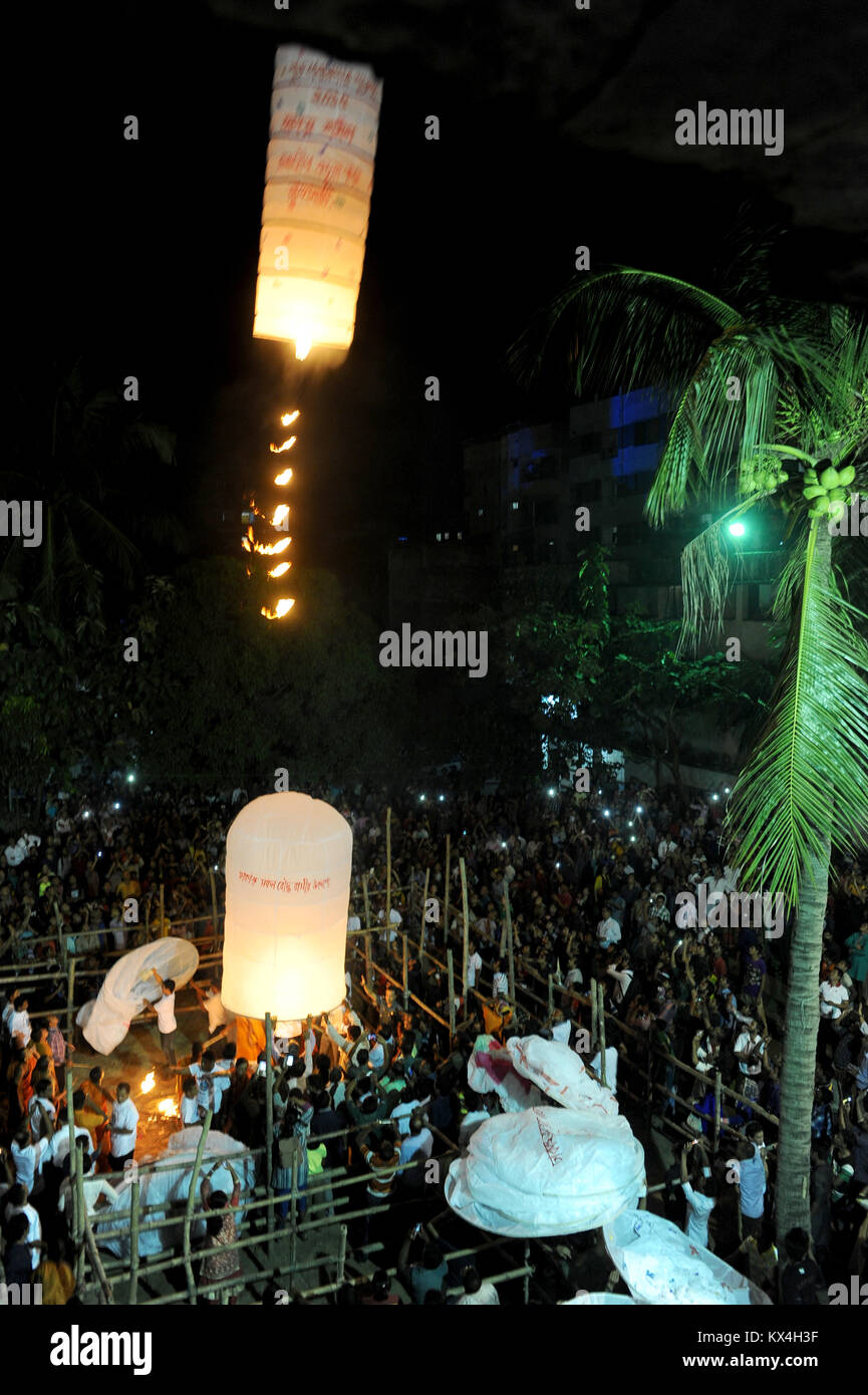 DHAKA, BANGLADESH-OCTOBER 27, 2015: Buddha people flying paper lantern ...