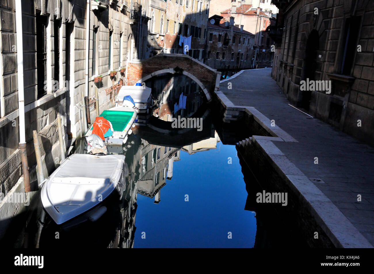Venice small boats hi-res stock photography and images - Alamy