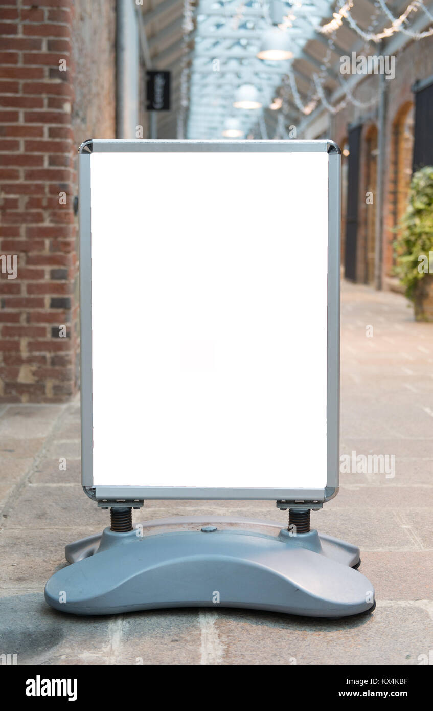 Blank sign board hi-res stock photography and images - Alamy