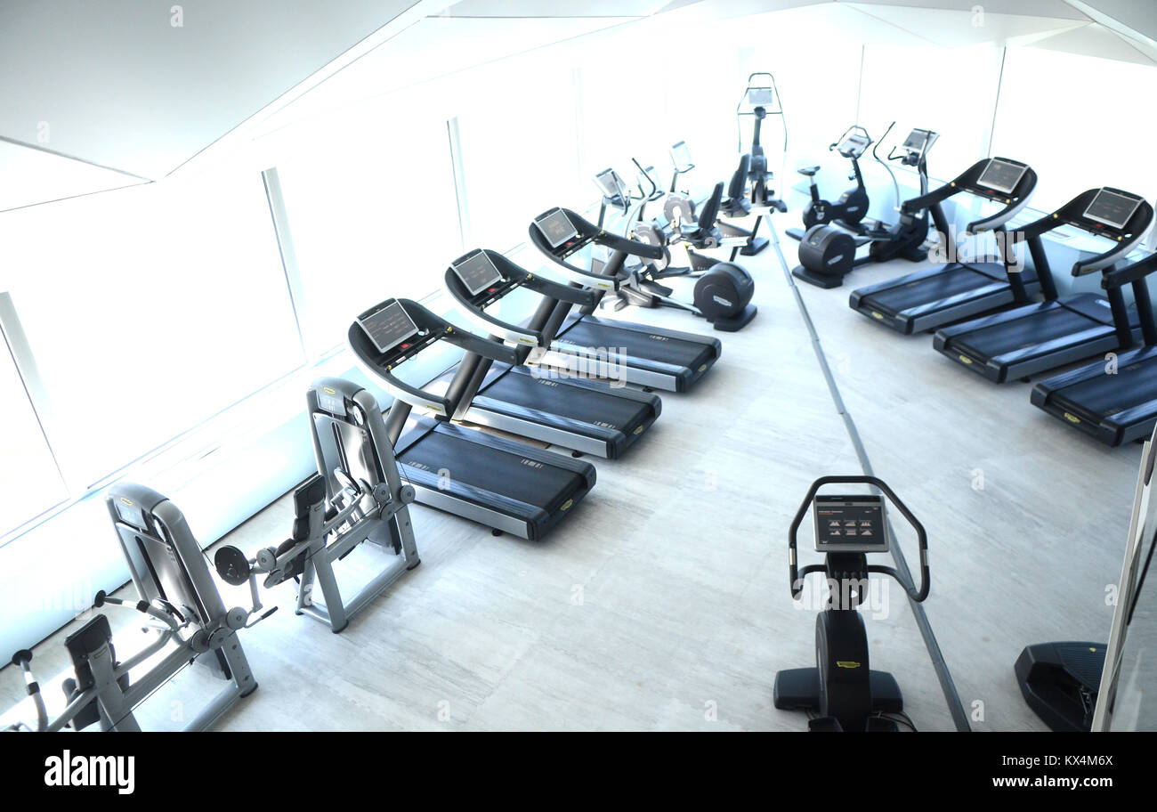 Empty large gym Stock Photo - Alamy