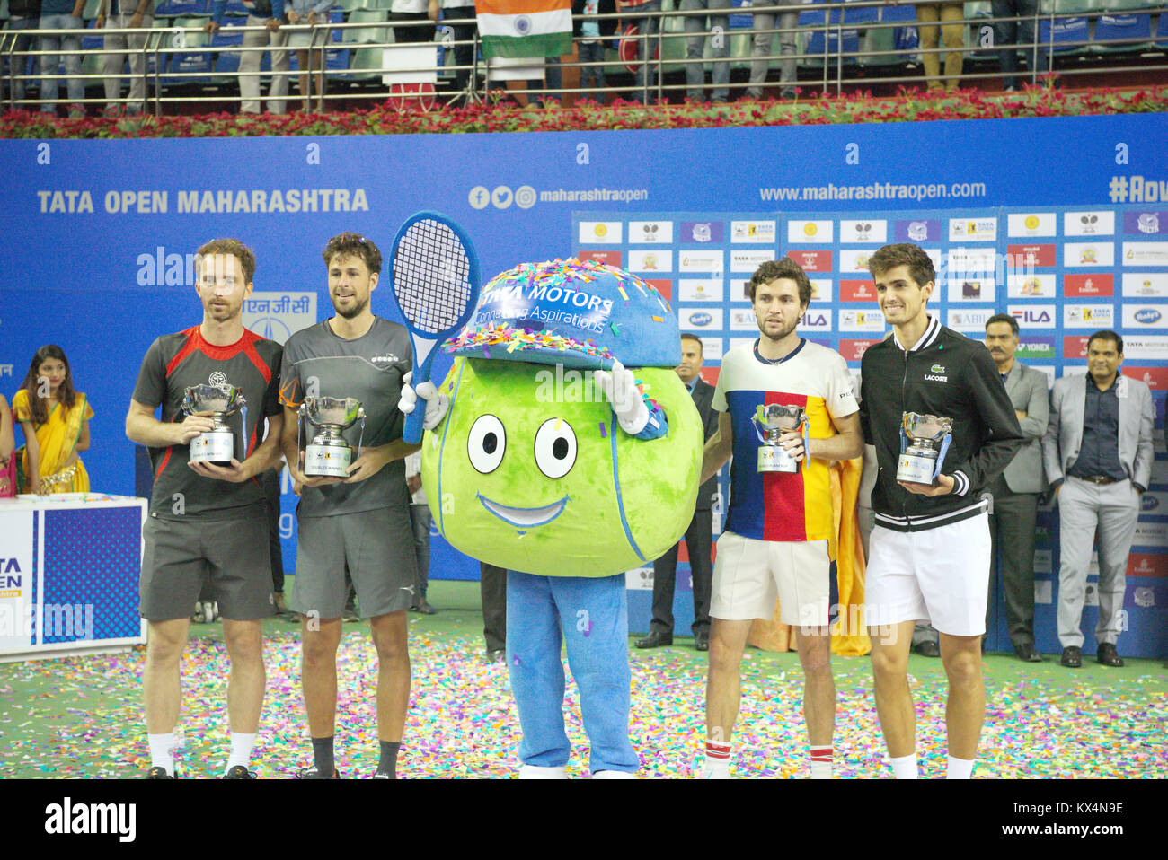 The doubles winners trophy hi-res stock photography and images - Alamy