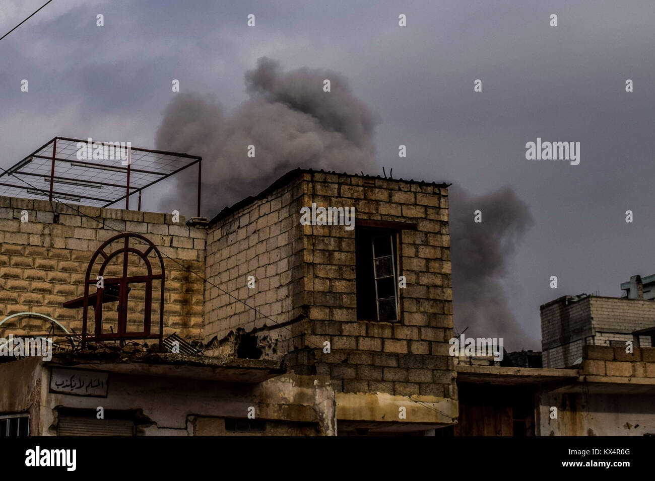 Damascus Ghouta, Syria. 7th Dec, 2017. Smoke caused by an airstrike ...