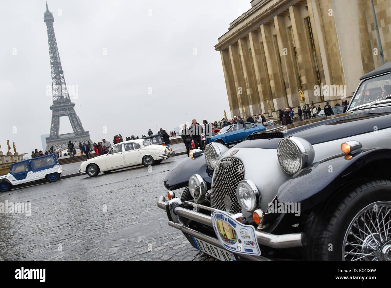 Paris. 7th Jan, 2018. Photo taken on Jan. 7, 2018 shows vintage cars ...