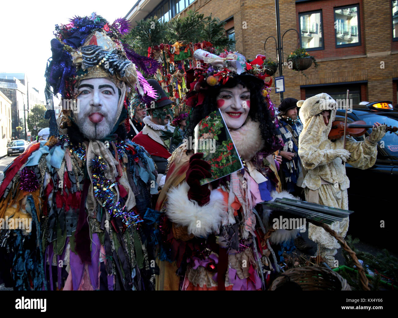 Twelfth night globe hi-res stock photography and images - Alamy