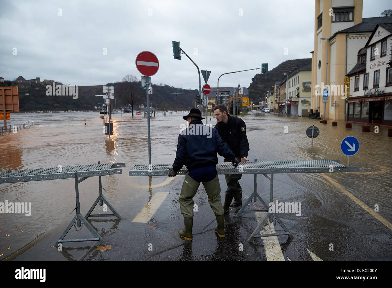Flood walkways hi-res stock photography and images - Alamy