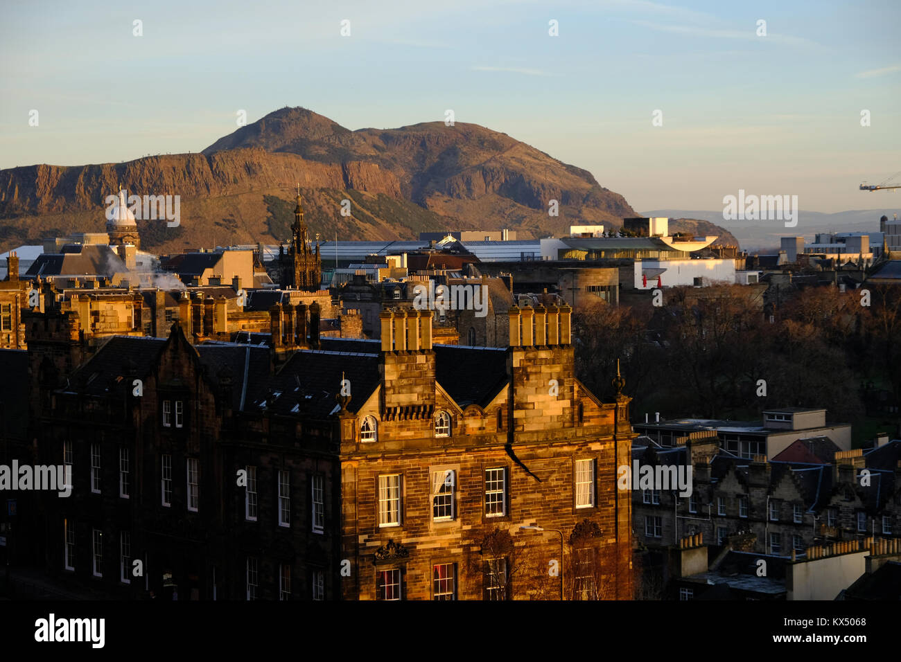 Sunset shines on Arthur's Seat and heritage stone buildings in Old Town ...