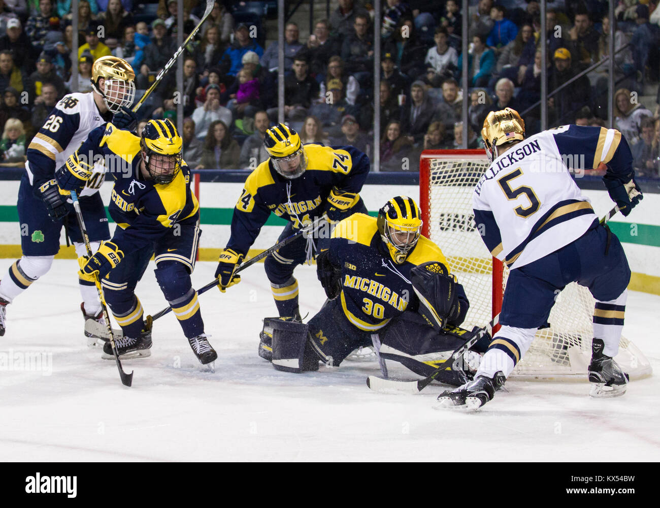 Matt lavigne hi-res stock photography and images - Alamy