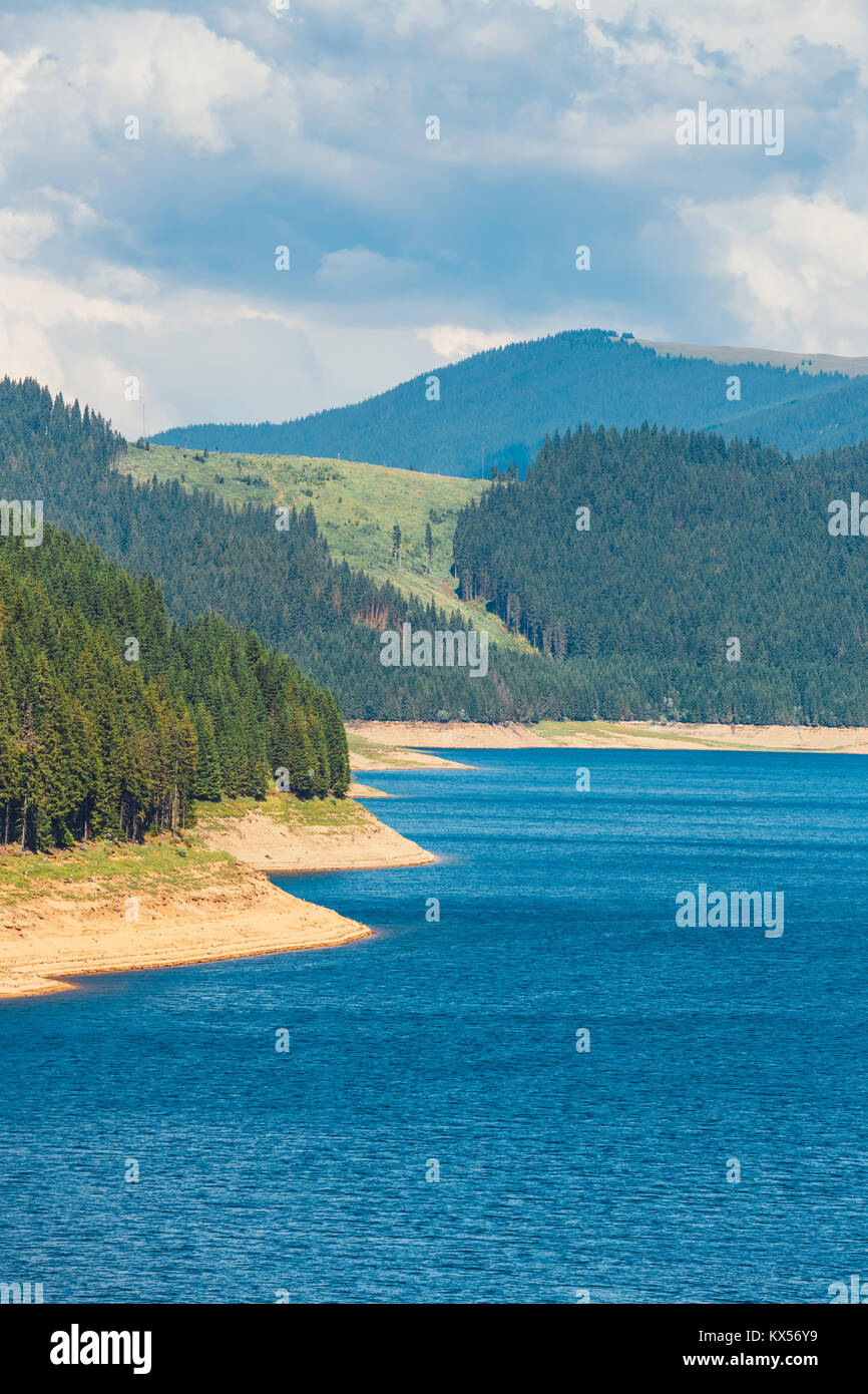 Vidra Lake is located in the Parang Mountains, Romania Stock Photo - Alamy