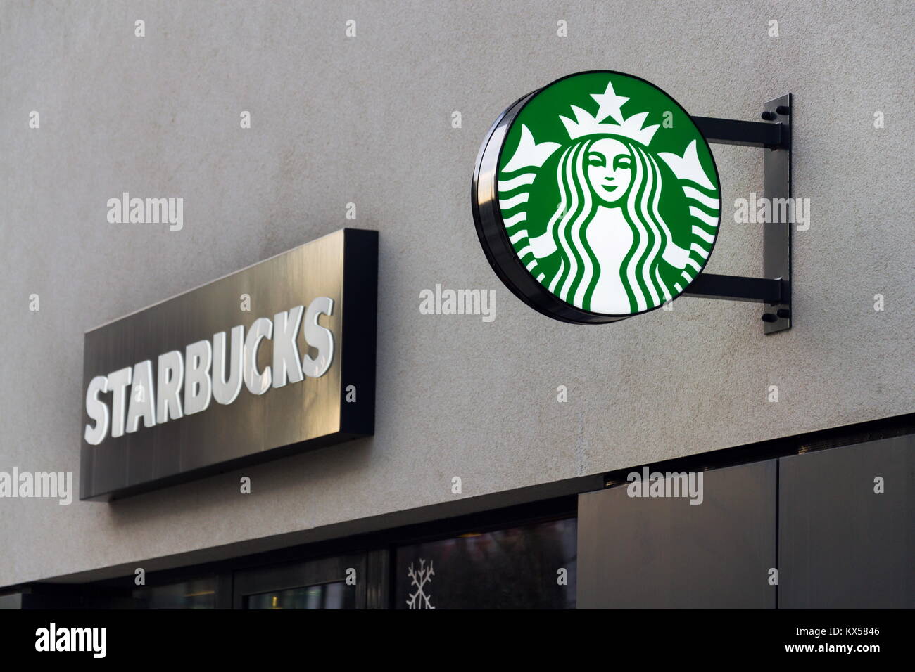Starbucks logo on exterior building hi-res stock photography and images ...