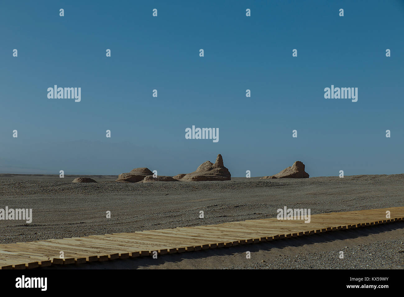 Grit pathway hi-res stock photography and images - Alamy