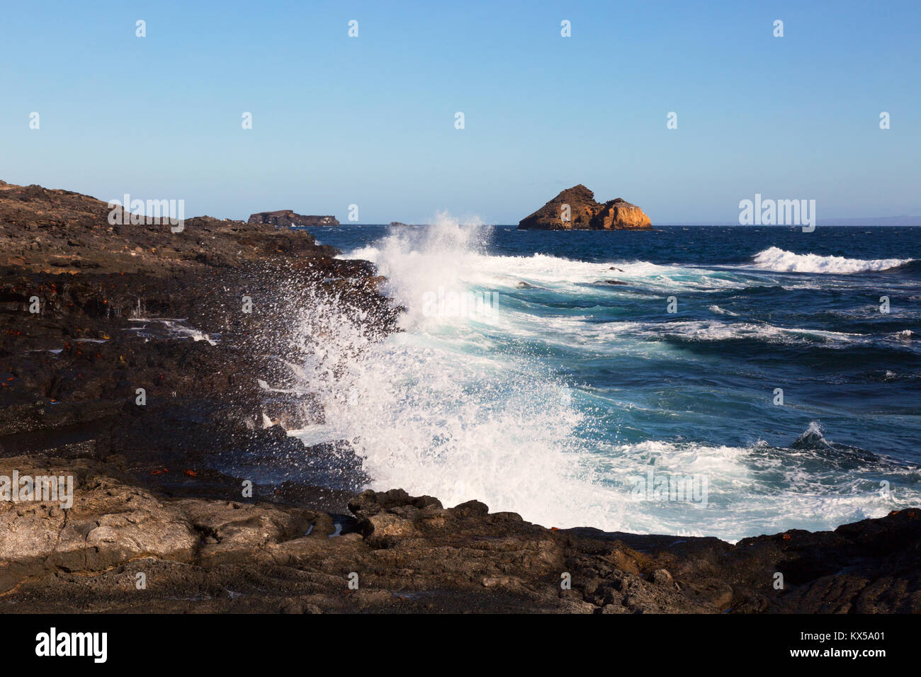 Galapagos Landscape seascape - Waves breaking on the coast, Chinese Hat ...