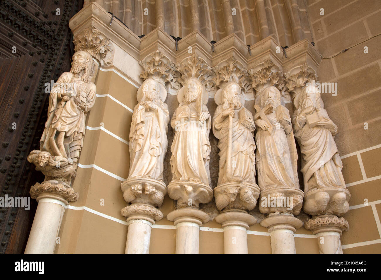 Saints Figures on Cathedral Door, Evora, Portugal Stock Photo - Alamy