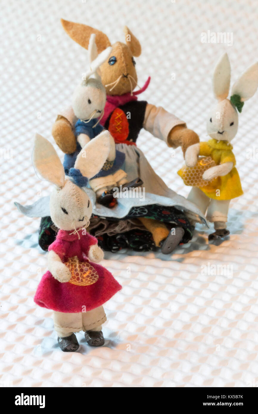 "Tales of Peter Rabbit" Vintage Storybook Characters Stock Photo - Alamy