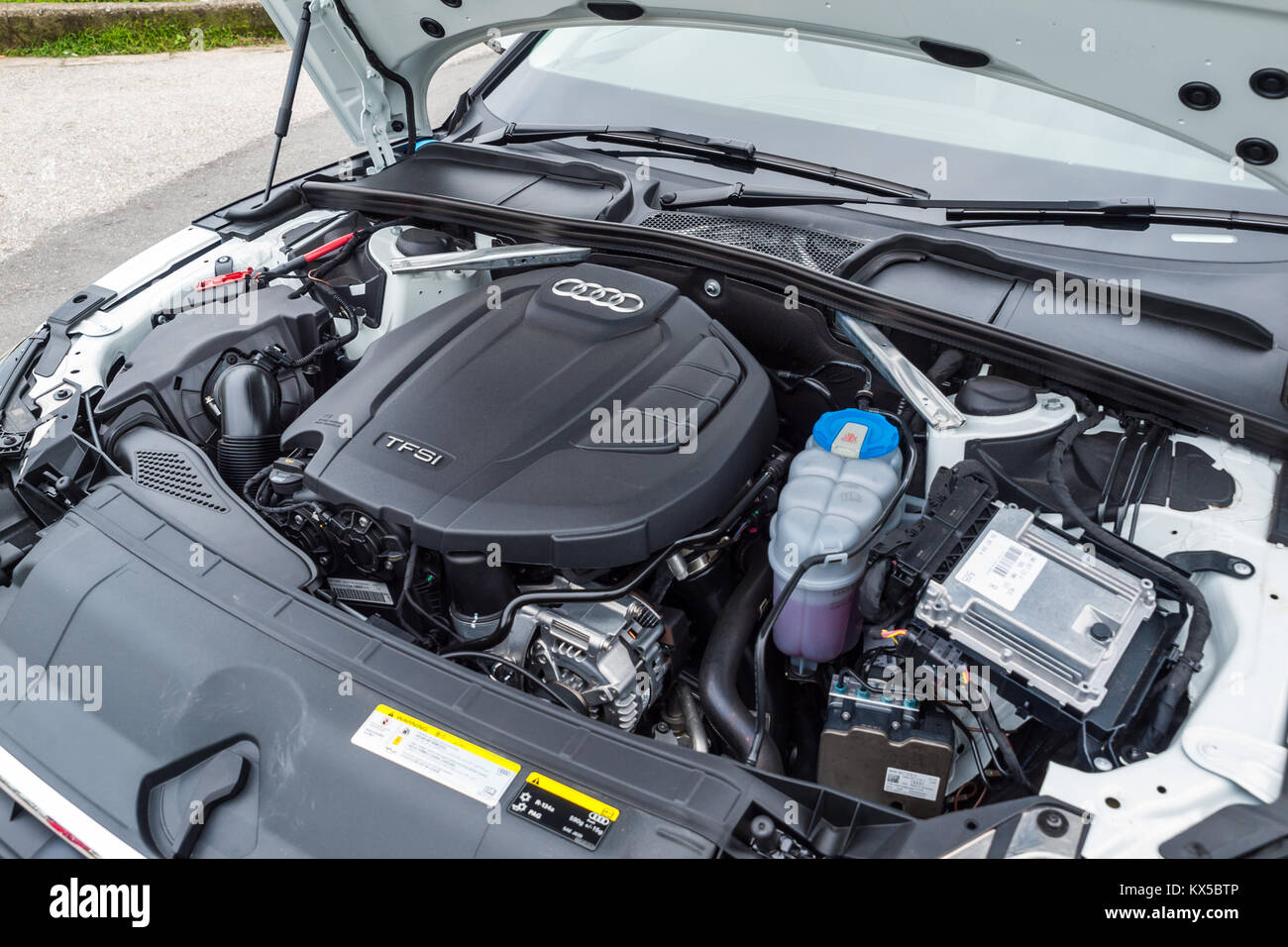 Hong Kong, China May 23, 2017 : Mercedes-Benz E-Class 2017 Engine May ...