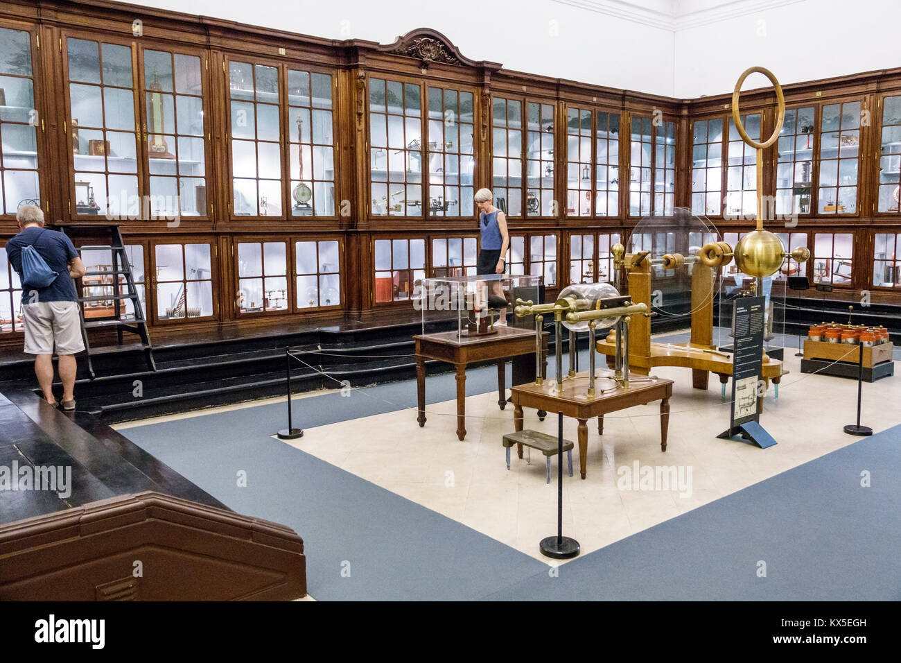 Physics Lab High Resolution Stock Photography and Images - Alamy