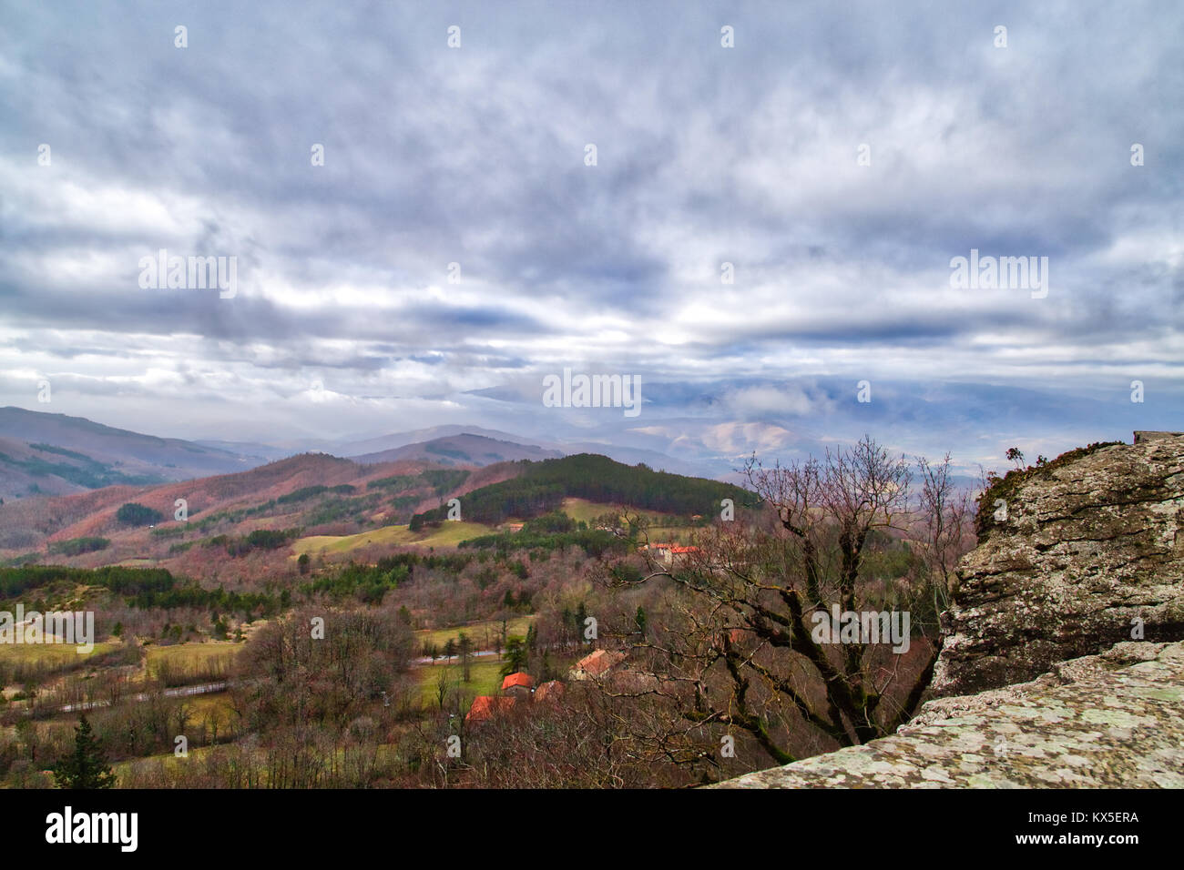 panoramic view of green Tuscan Apennines Stock Photo - Alamy